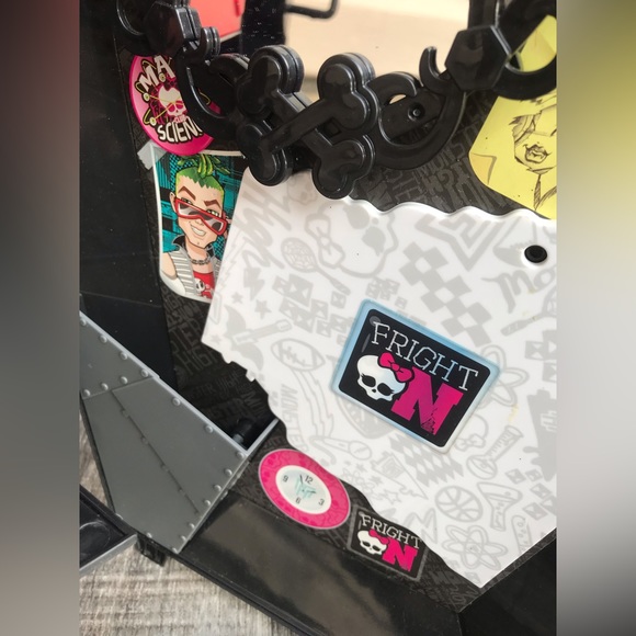 monster high | Toys | Monster High Fangtastic Coffin Locker Storage ...